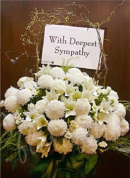 Do's and Don'ts of Sending Condolence Flowers - FNP Singapore