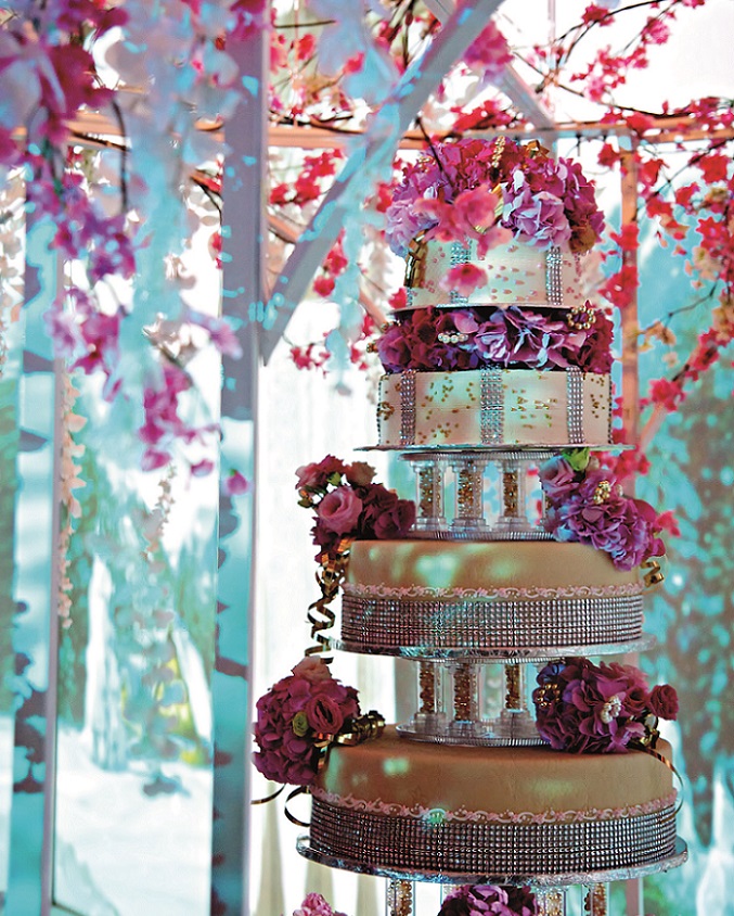 Glam Up your Wedding with Celebrity Style Beautiful Cakes - FNP Singapore