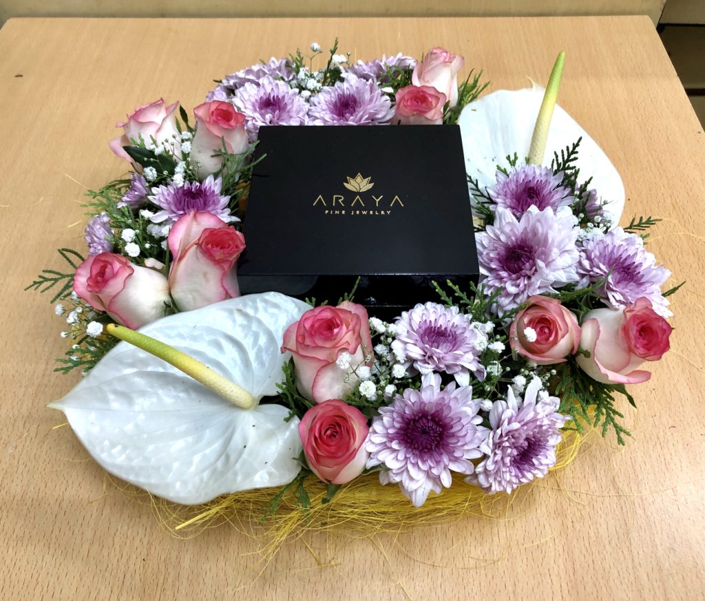 Best Gifts that Go Along with Flower Combos - FNP Singapore